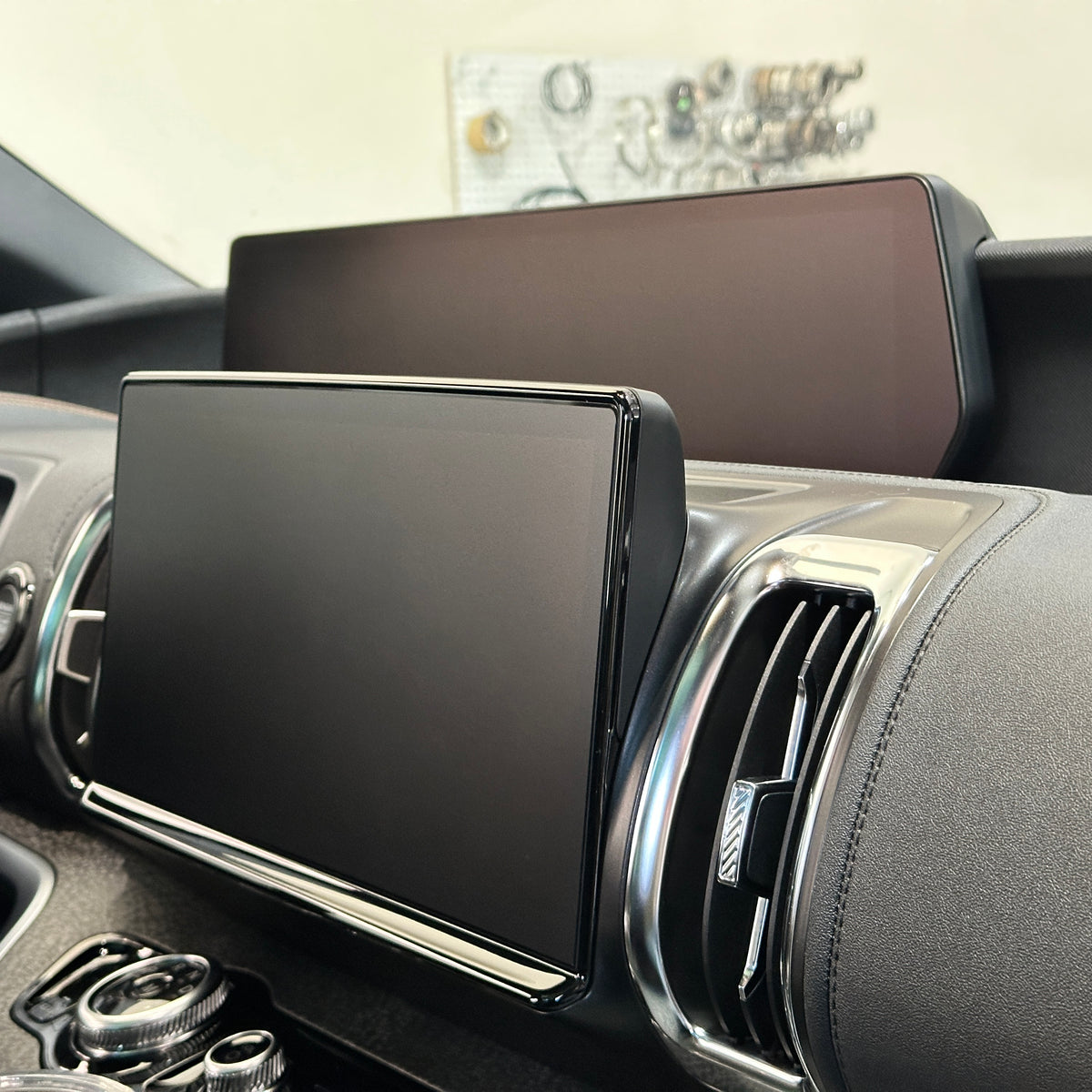 2025+ Ford Expedition | 13.2" Main Infotainment & 24" Cluster | Matte ...